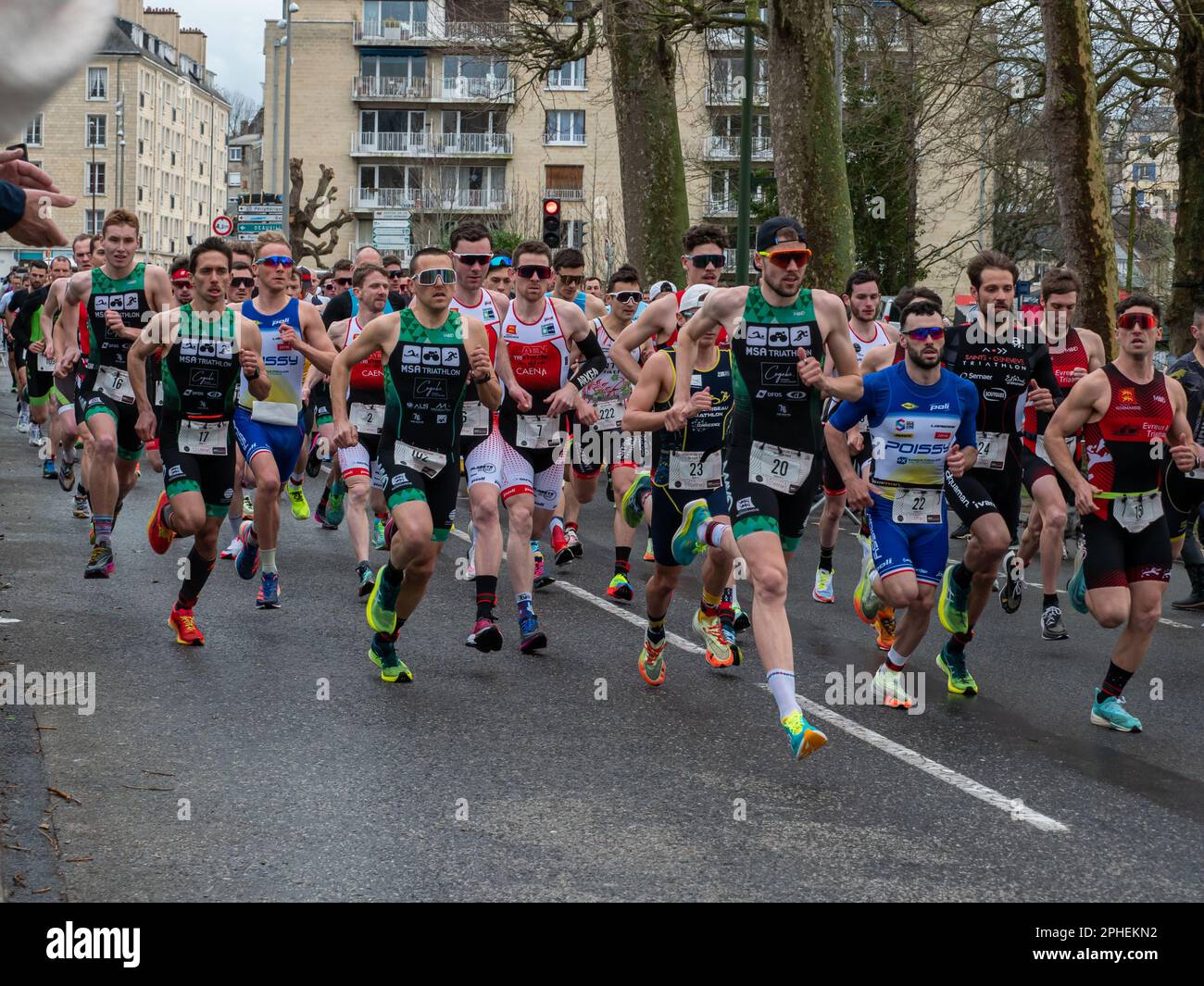 Running after start line hi-res stock photography and images - Alamy
