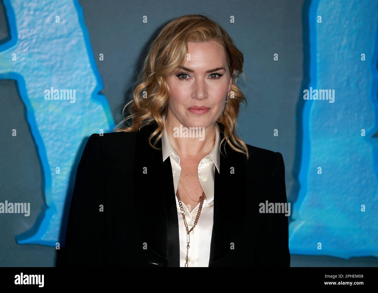 Kate Winslet attends the "Avatar: The Way Of Water" photocall at ...