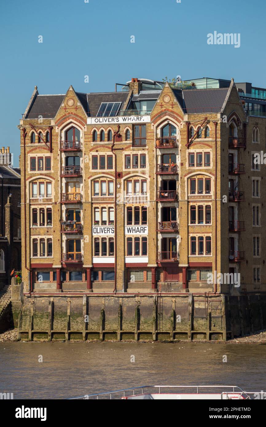 Oliver's wharf wapping london hi-res stock photography and images - Alamy