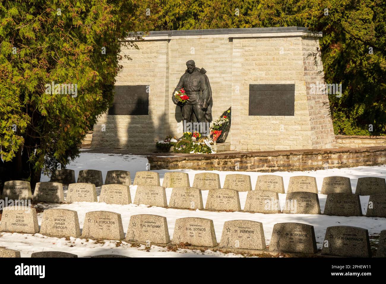 Bronze soldier tallinn hi-res stock photography and images - Alamy