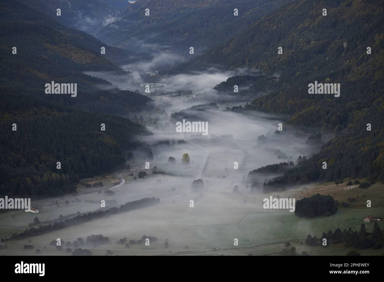 Valley pirineos hi-res stock photography and images - Alamy