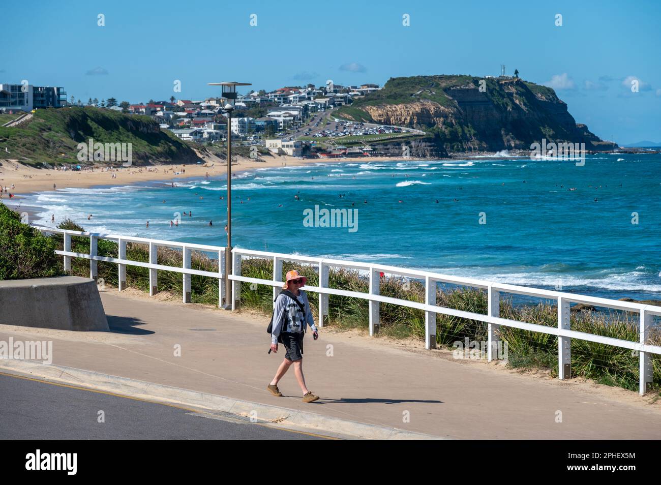 Waves roll in from the Pacific Ocean onto Bar beach, Newcastle, New ...