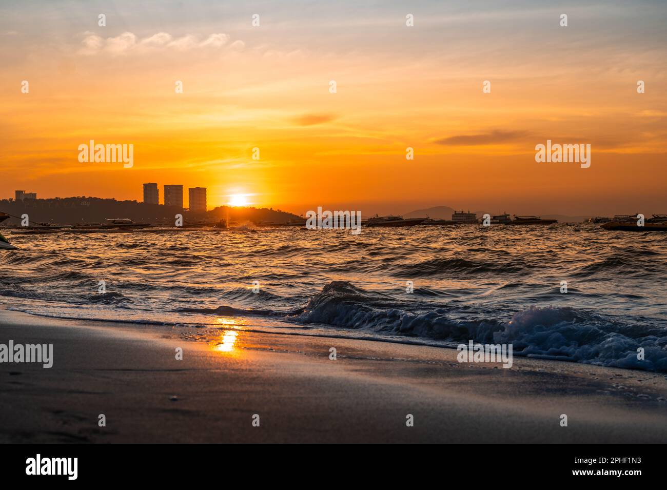Pattaya Beach in sunset, evening. Sunset landscape. Pattaya City and ...