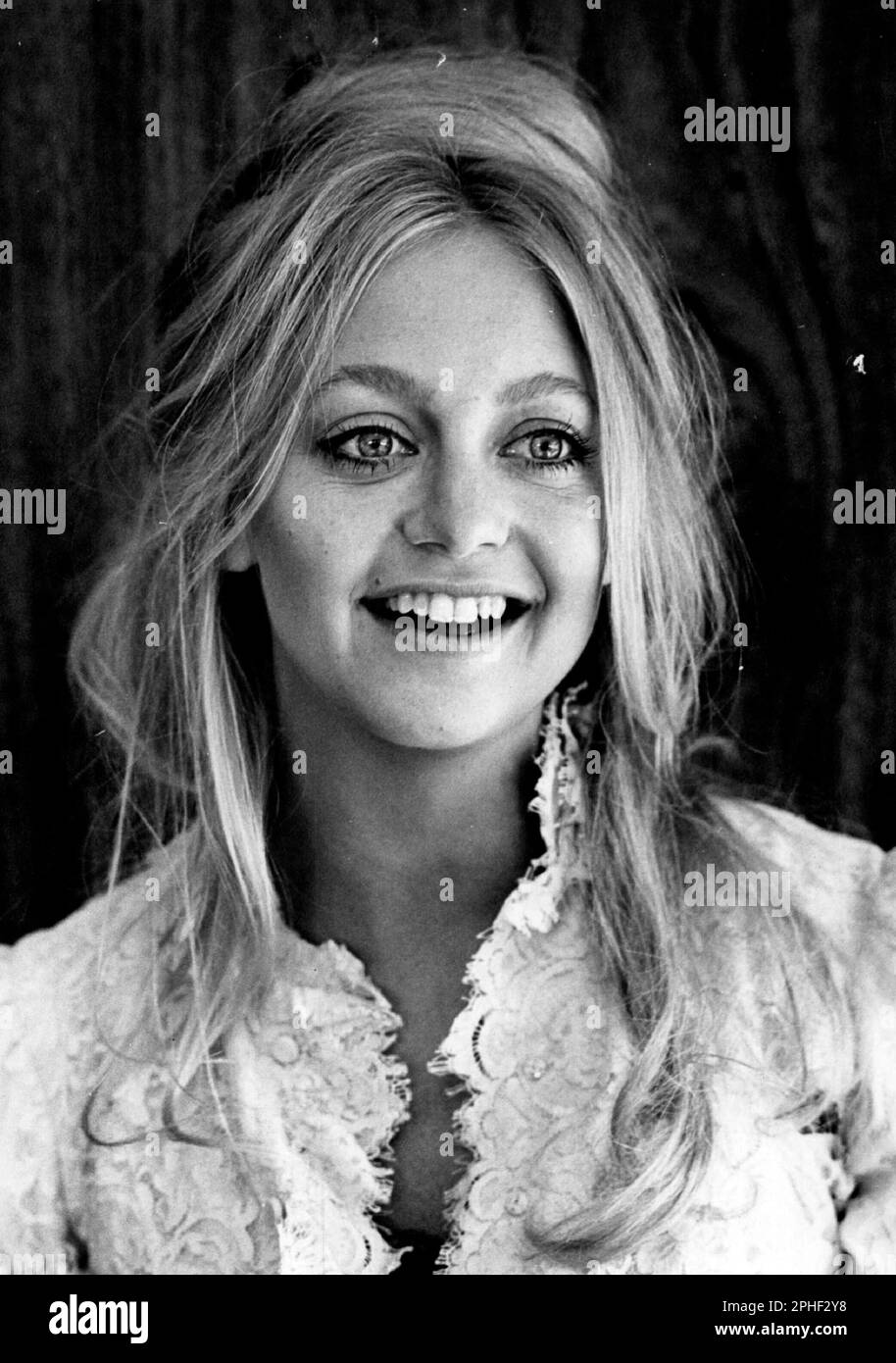 GOLDIE HAWN in THE DUCHESS AND THE DIRTWATER FOX (1976), directed by ...
