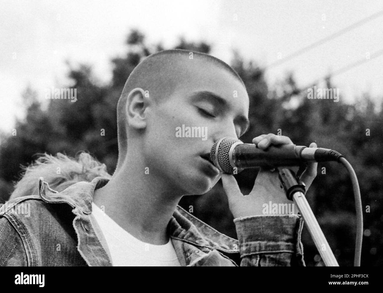 Sinead o'connor nothing compares to you Black and White Stock Photos ...