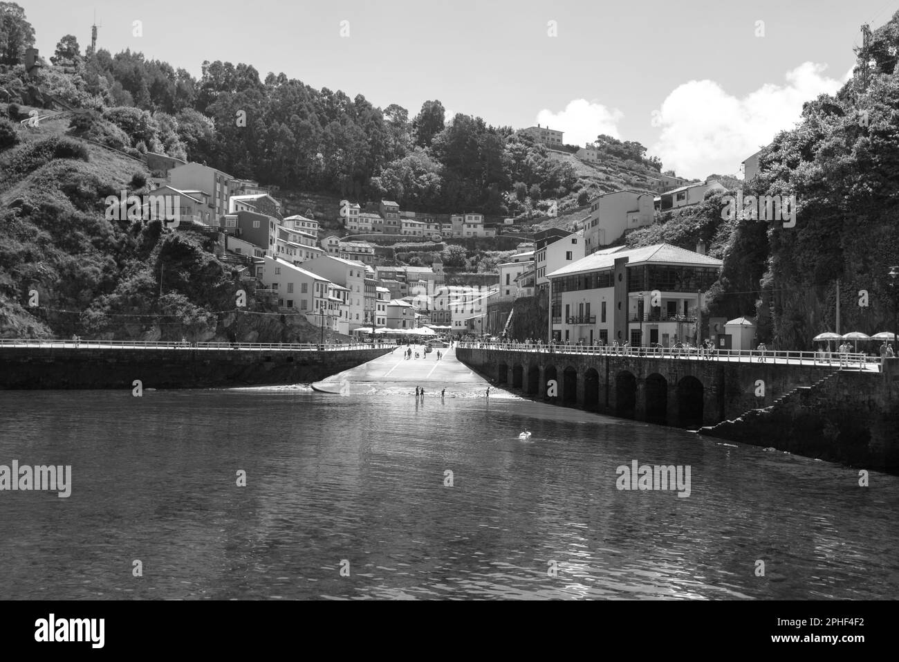 Building exterior against blue Black and White Stock Photos & Images ...