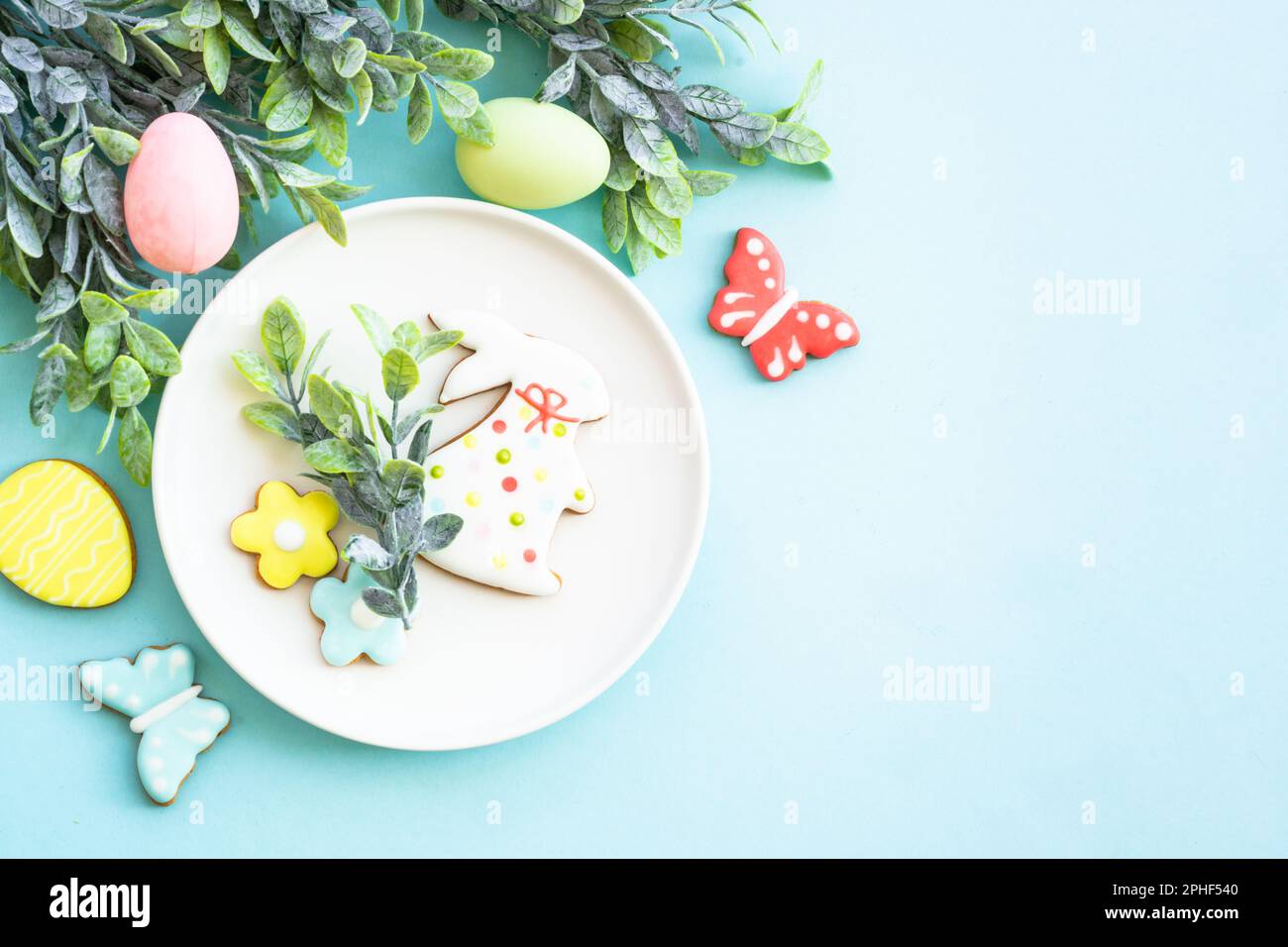 Easter table setting, Easter food background Stock Photo - Alamy