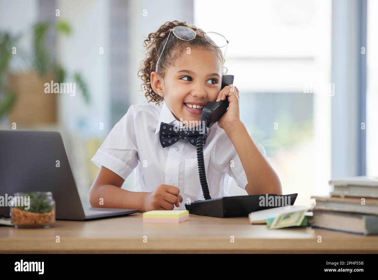 Child office desk pretend hi-res stock photography and images - Alamy