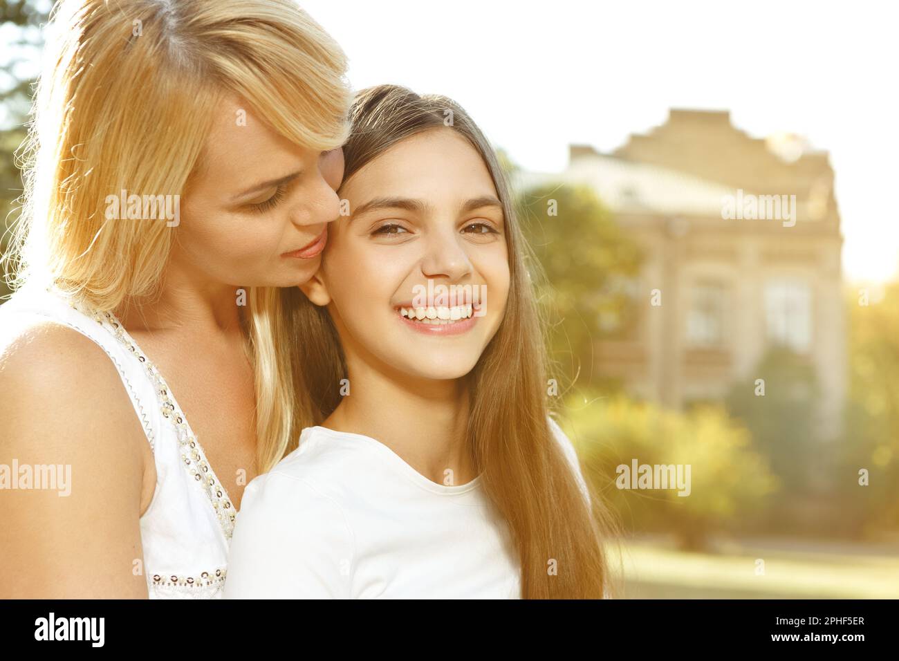 Innocent looking teen girl hi-res stock photography and images - Alamy