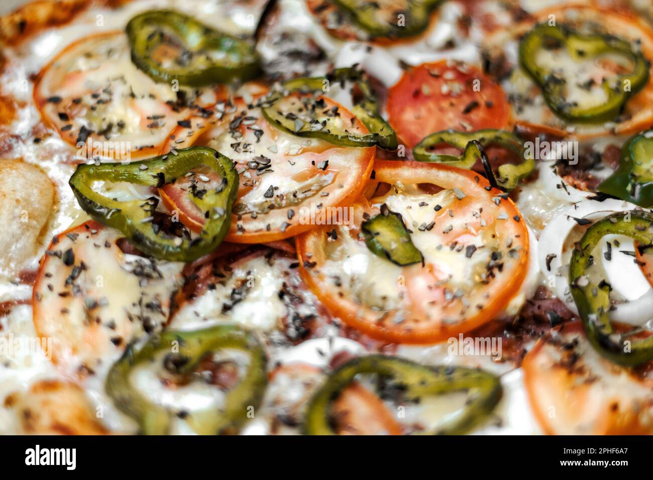 Melted cheese pizza bubbling steaming hi-res stock photography and ...