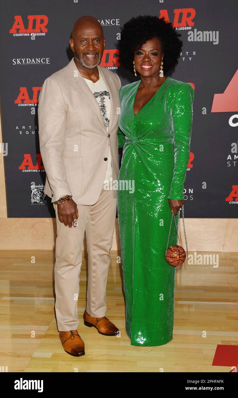 Los Angeles, California, USA. 27th Mar, 2023. Julius Tennon, Viola ...