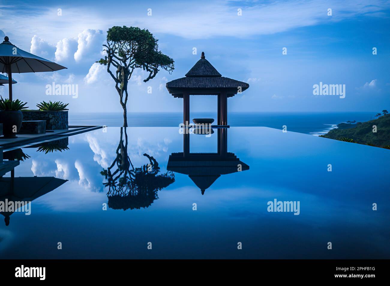 Ultimate Relaxation: Enjoying the Scenic Views of an Infinity Pool ...