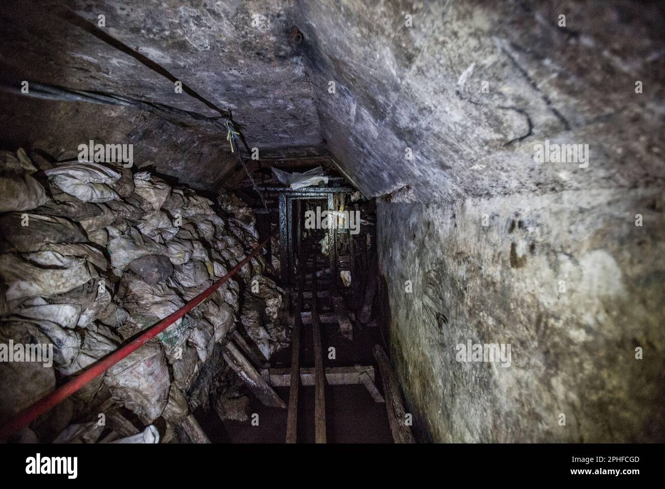 Inside an illegal gold mine hi-res stock photography and images - Alamy