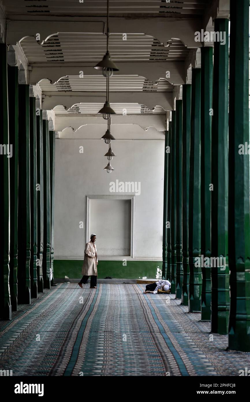 Id Kah Mosque is located in Kashgar, Xinjiang, China, and is the ...