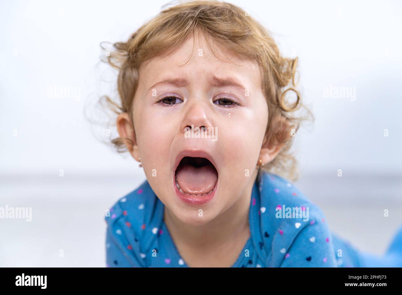 Close up of crying asian child hi-res stock photography and images - Alamy