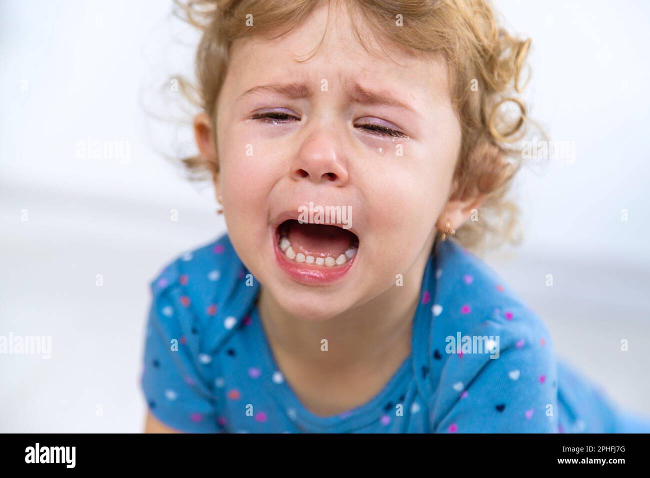 Close up of crying asian child hi-res stock photography and images - Alamy