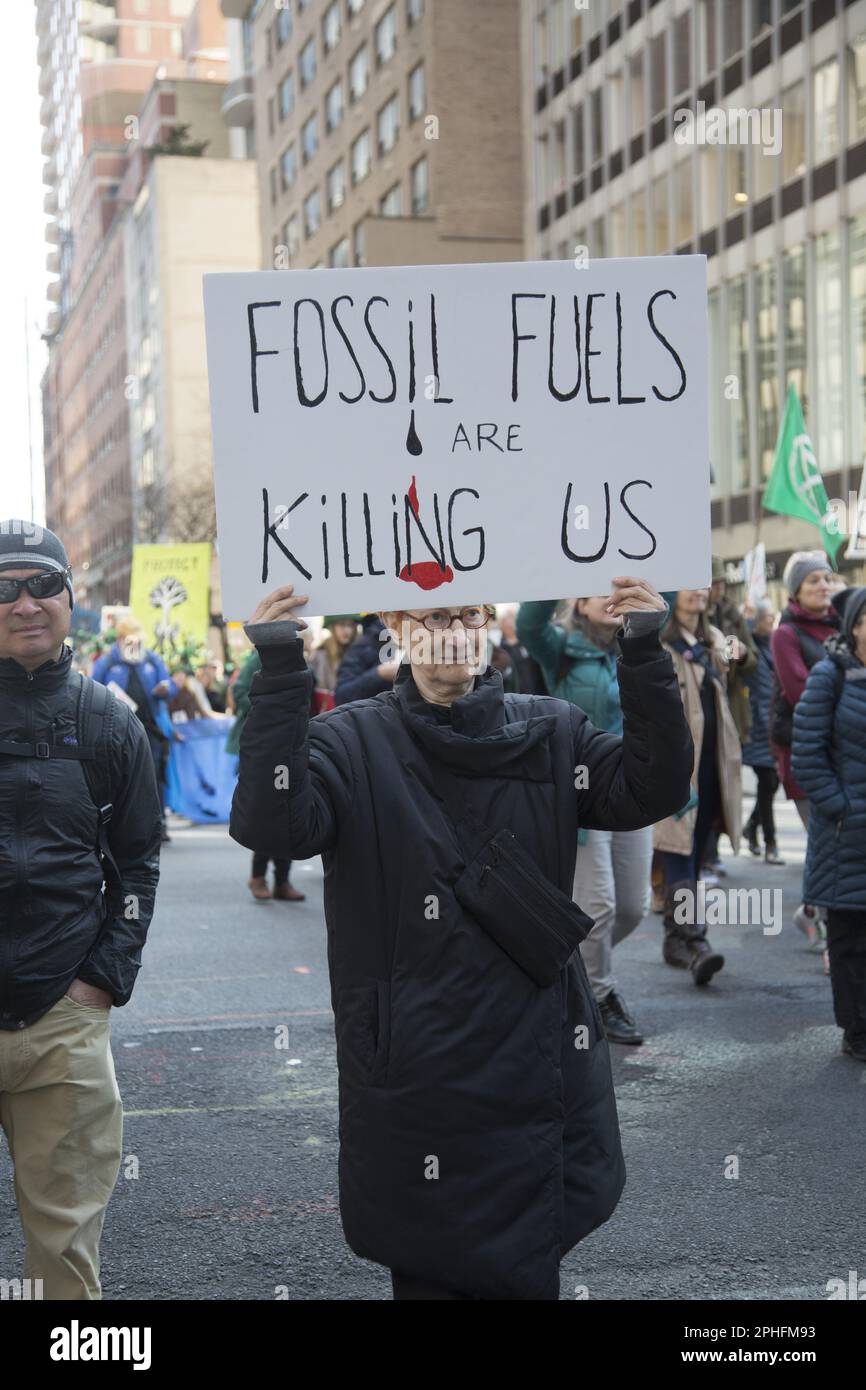 Fossil fuels protest hi-res stock photography and images - Alamy