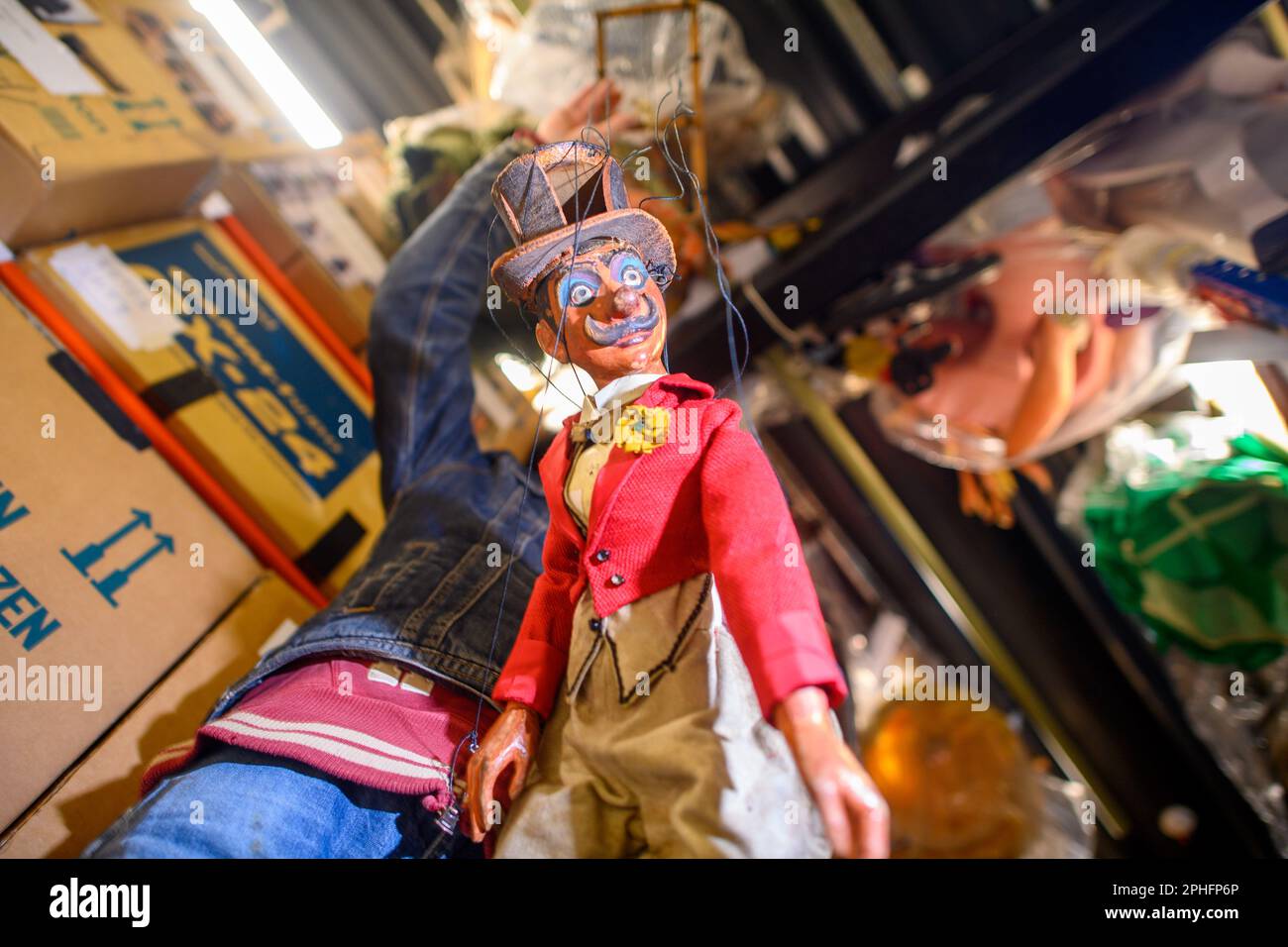 Magdeburg, Germany. 28th Mar, 2023. Bernd Frommhagen, studio employee ...