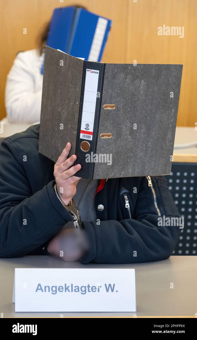 Woman in dock court hi-res stock photography and images - Alamy
