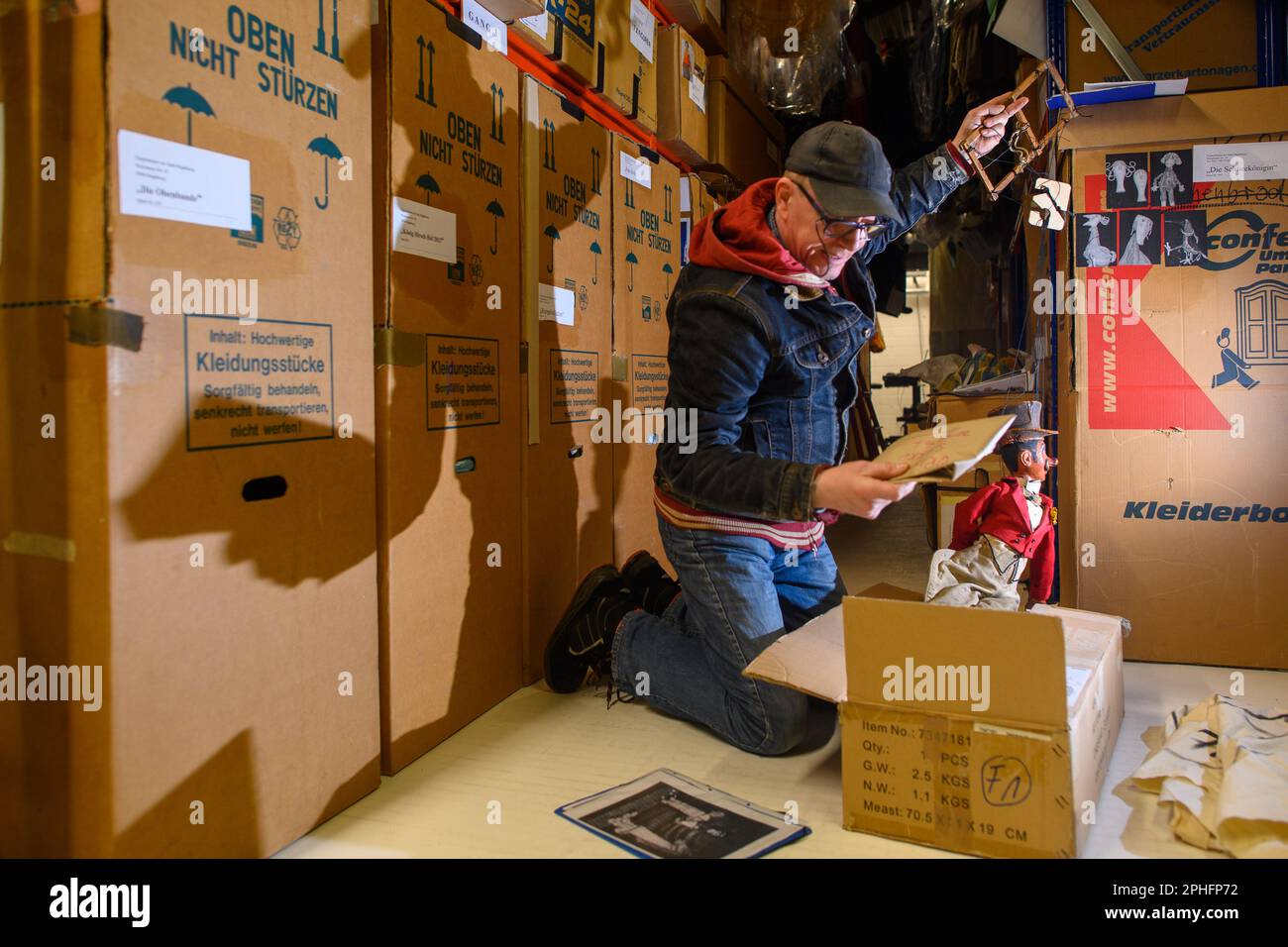 Magdeburg, Germany. 28th Mar, 2023. Bernd Frommhagen, studio employee ...