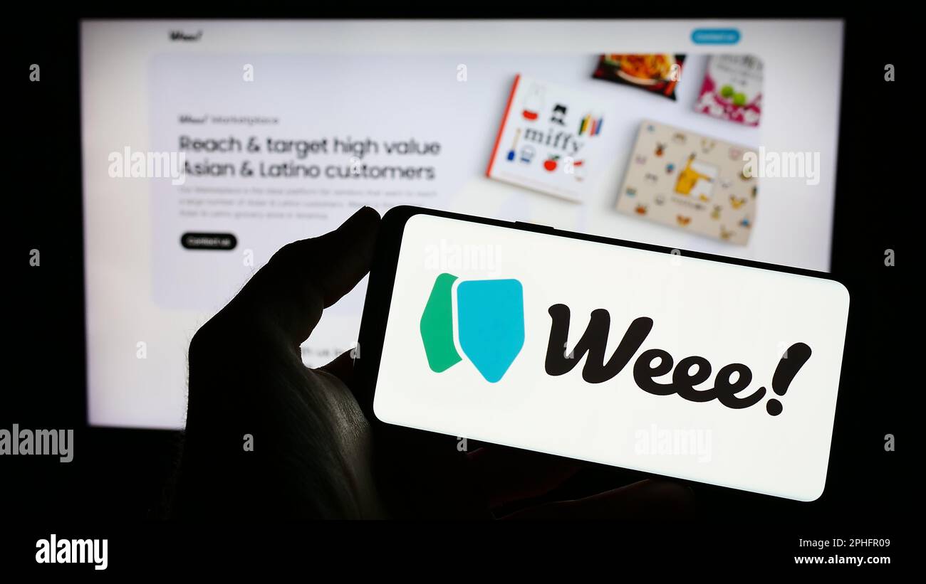 Person holding mobile phone with logo of US grocery delivery company ...