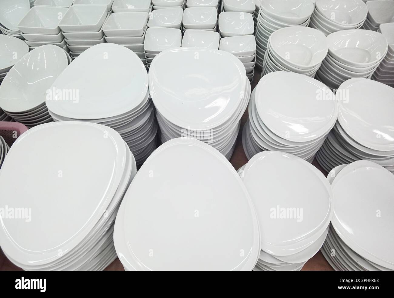 Stacks of plates in a shop Stock Photo - Alamy