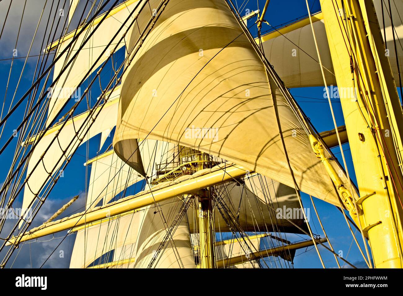 Wind powered square rigger hi-res stock photography and images - Alamy