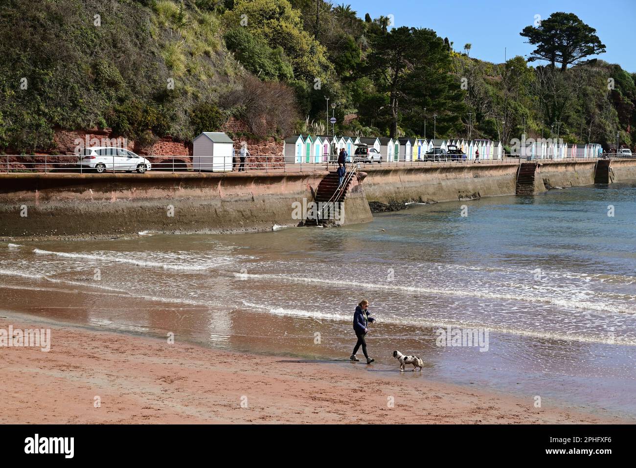 A beach hut and car moving along the narrow promenade at Goodrington ...