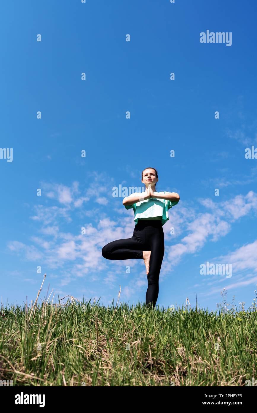 Yoga stands hi-res stock photography and images - Alamy
