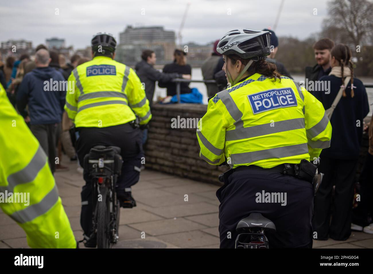 Metropolitan Police on a mission in Central London Stock Photo - Alamy