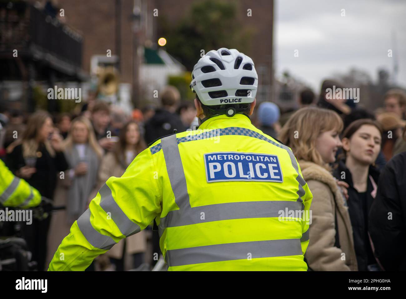 Metropolitan Police on a mission in Central London Stock Photo - Alamy