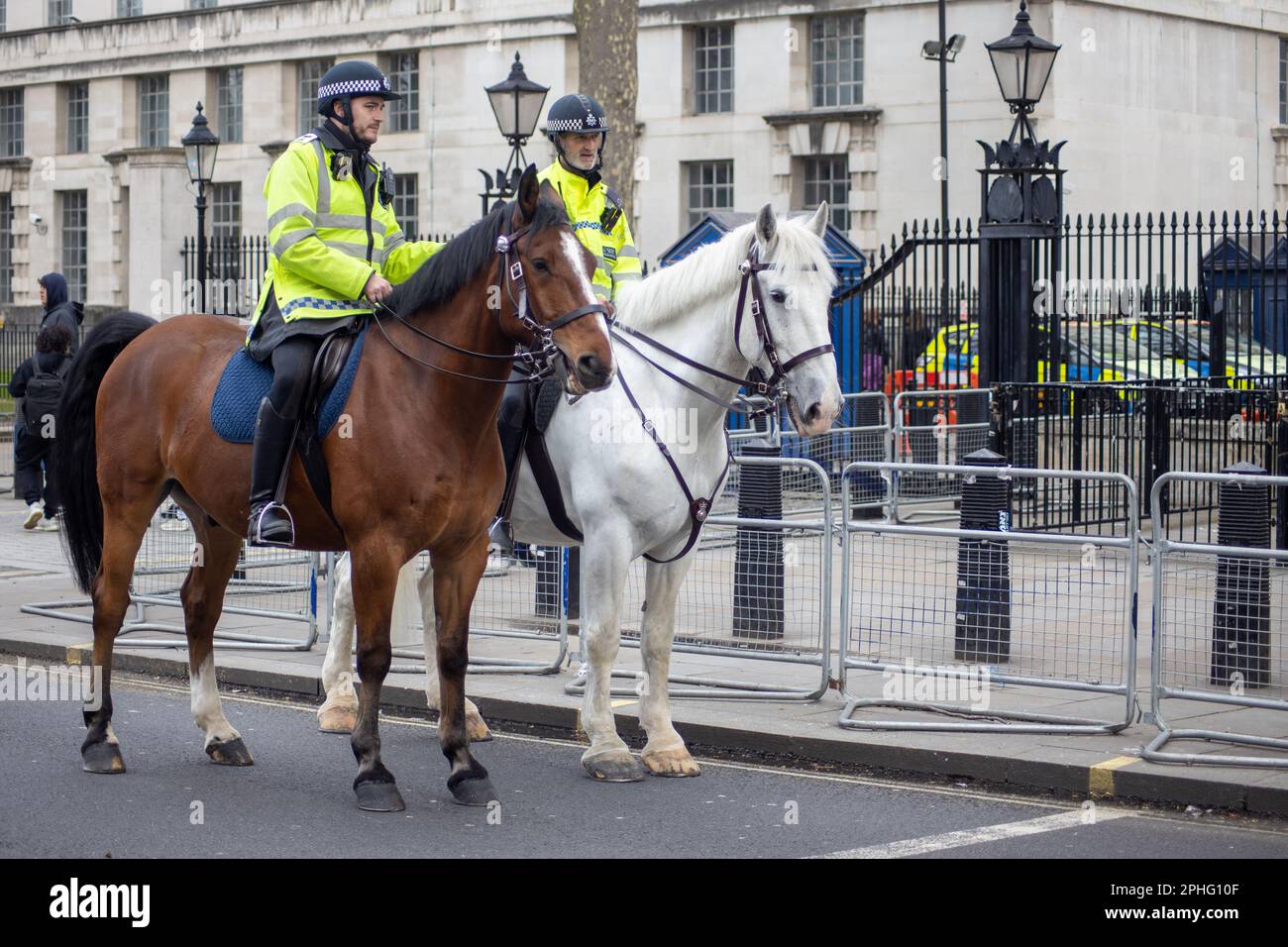 Metropolitan Police on a mission in Central London Stock Photo - Alamy