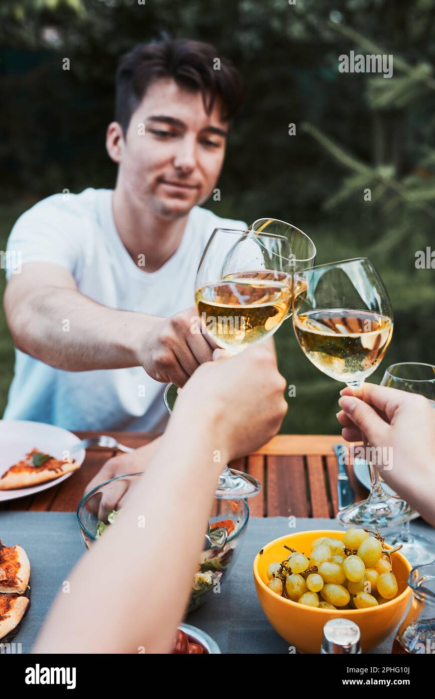 Friends making toast alcohol hi-res stock photography and images - Alamy