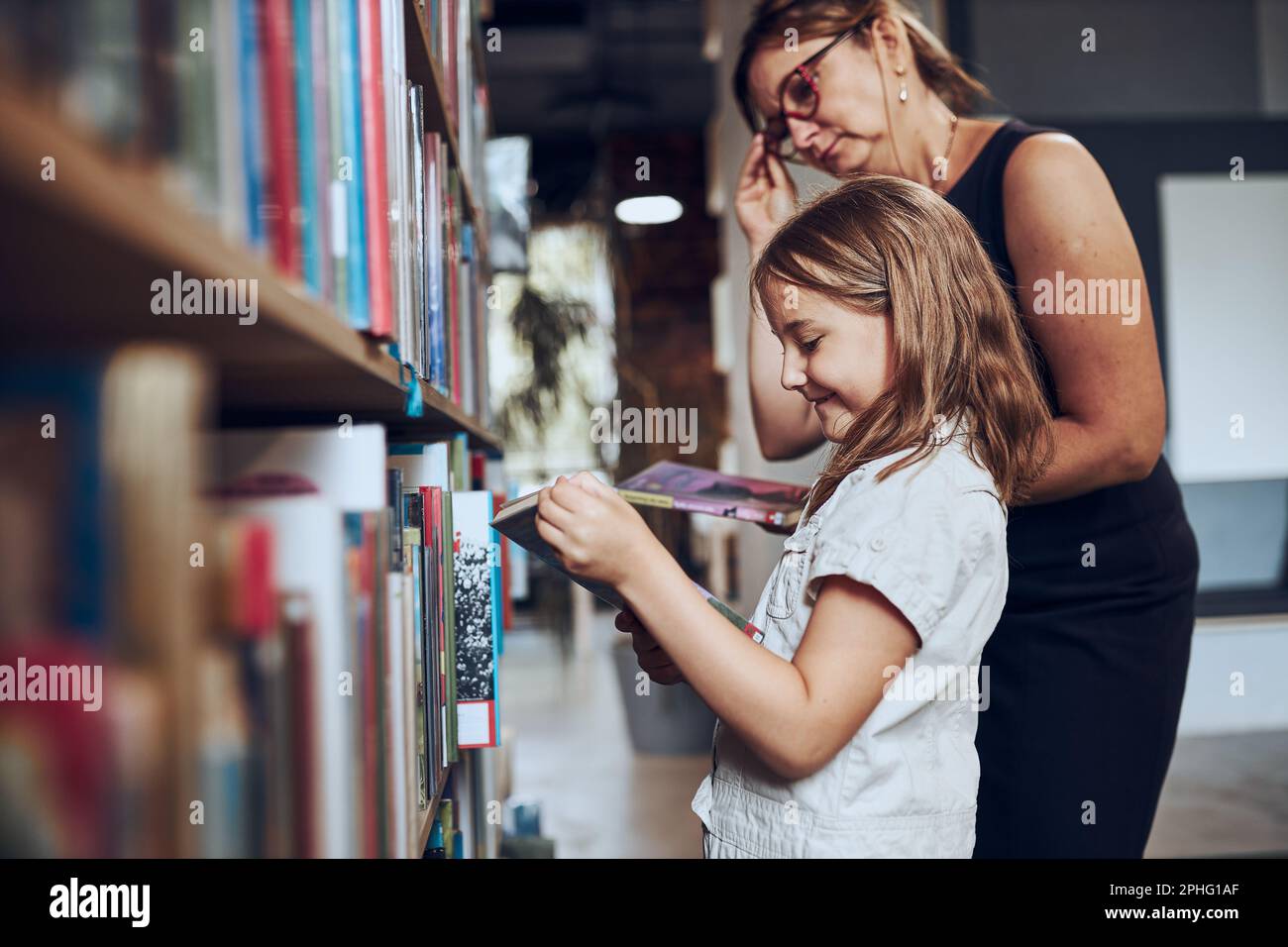 Girl teacher library hi-res stock photography and images - Alamy