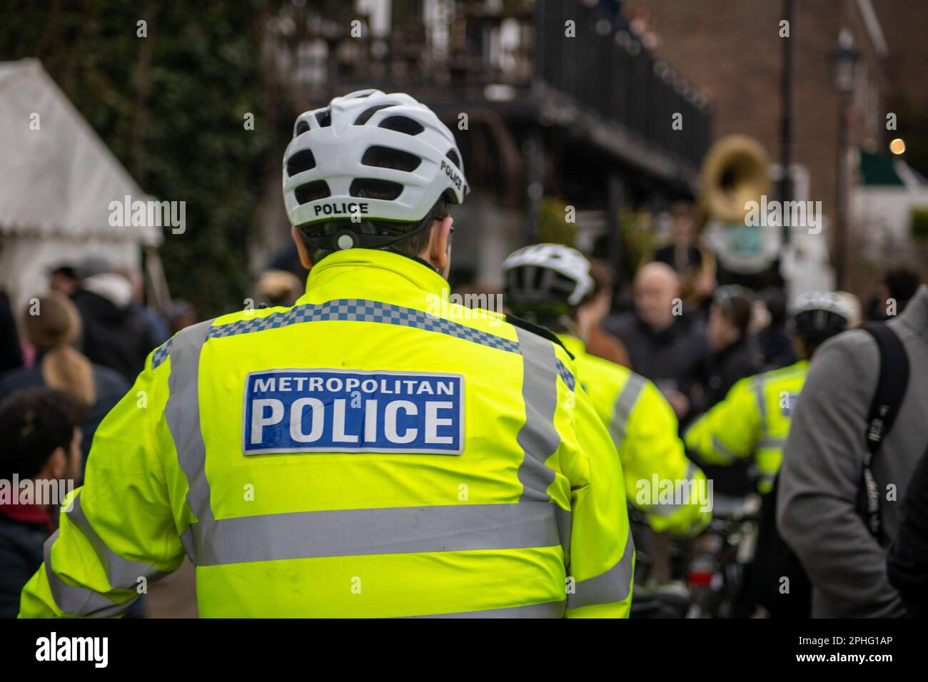 Metropolitan Police on a mission in Central London Stock Photo - Alamy