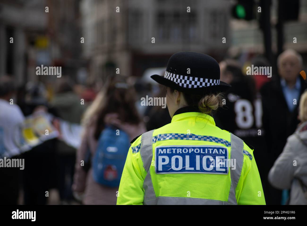 Metropolitan Police on a mission in Central London Stock Photo - Alamy