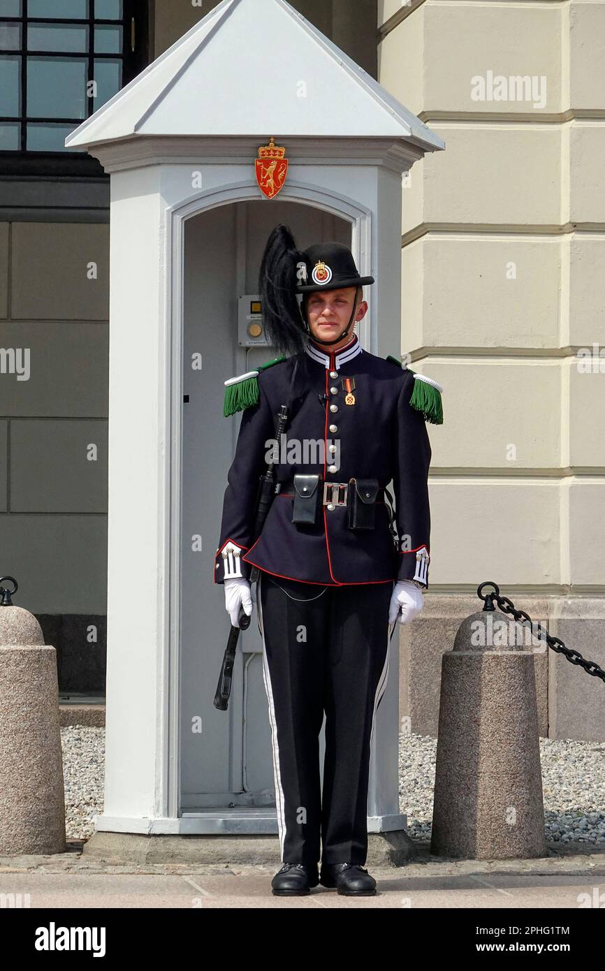 Norway, Oslo, Royal Guard on sentry duty at the Royal Palace Photo ...