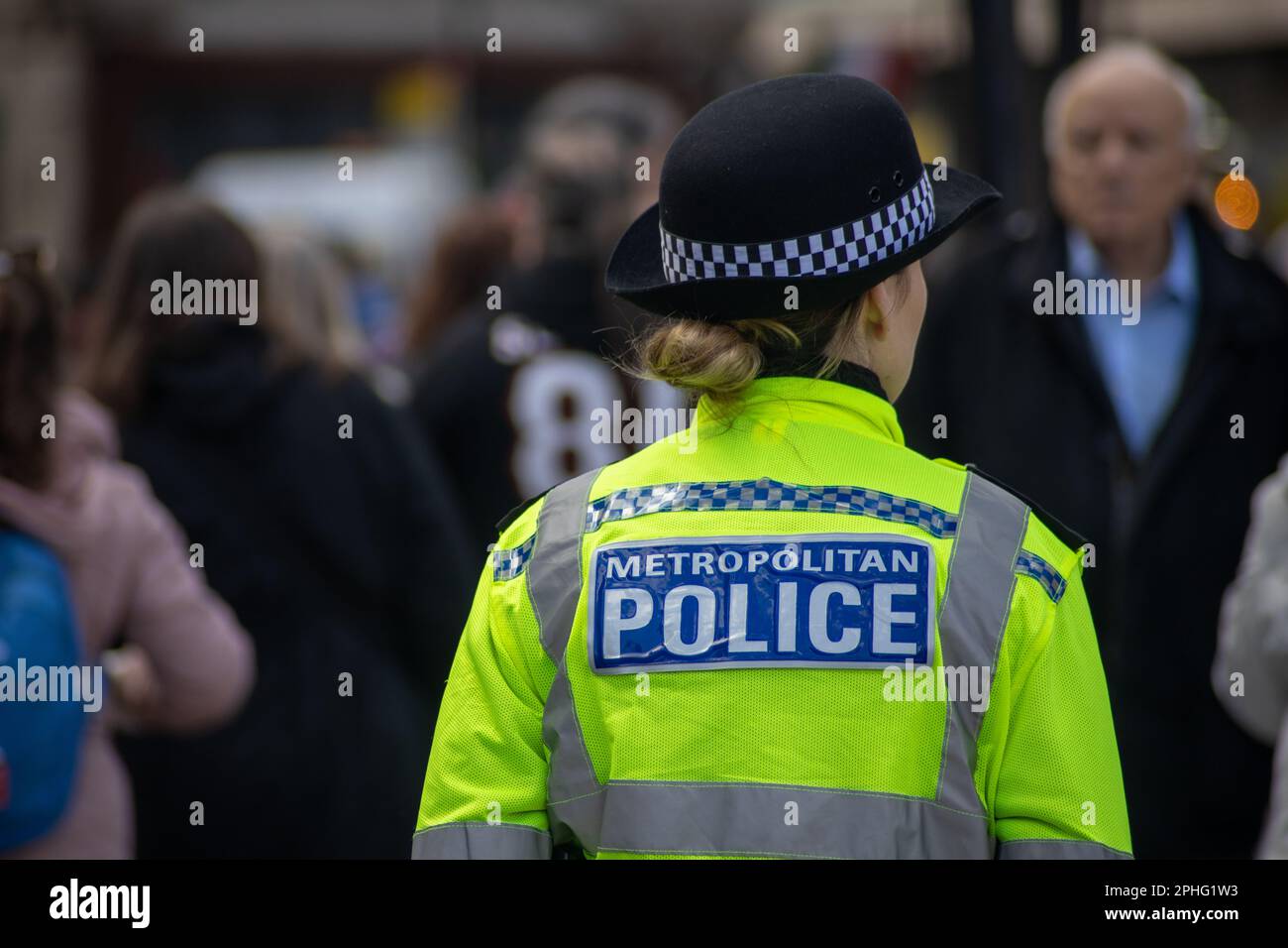 Metropolitan Police on a mission in Central London Stock Photo - Alamy