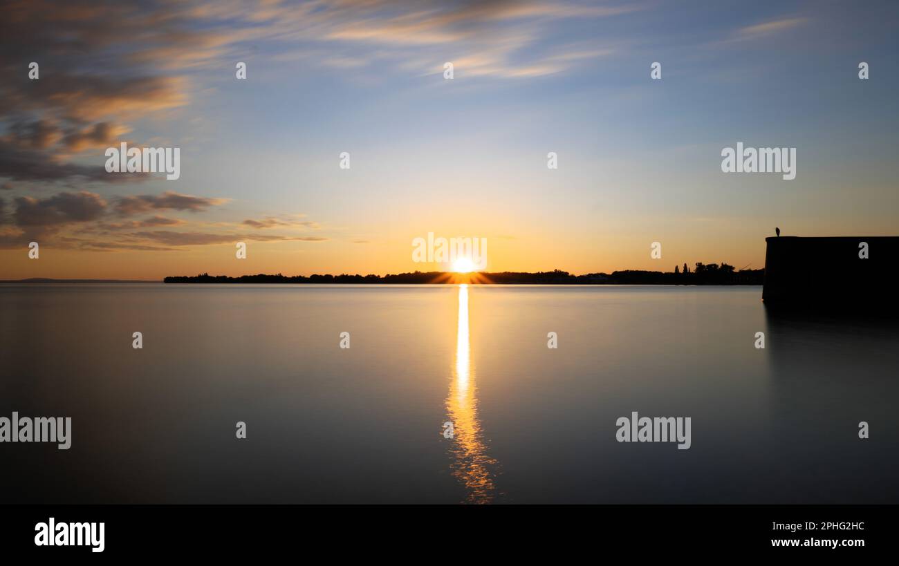 Wallpaper horizon hi-res stock photography and images - Alamy