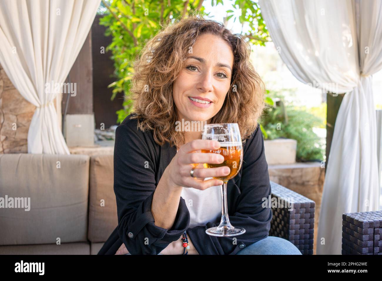Beer girl ad hi-res stock photography and images - Alamy