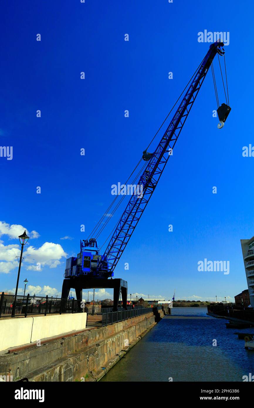 Dockside crane, Mount Stuart Graving Dock No.3, Cardiff Bay, Cardiff, S ...