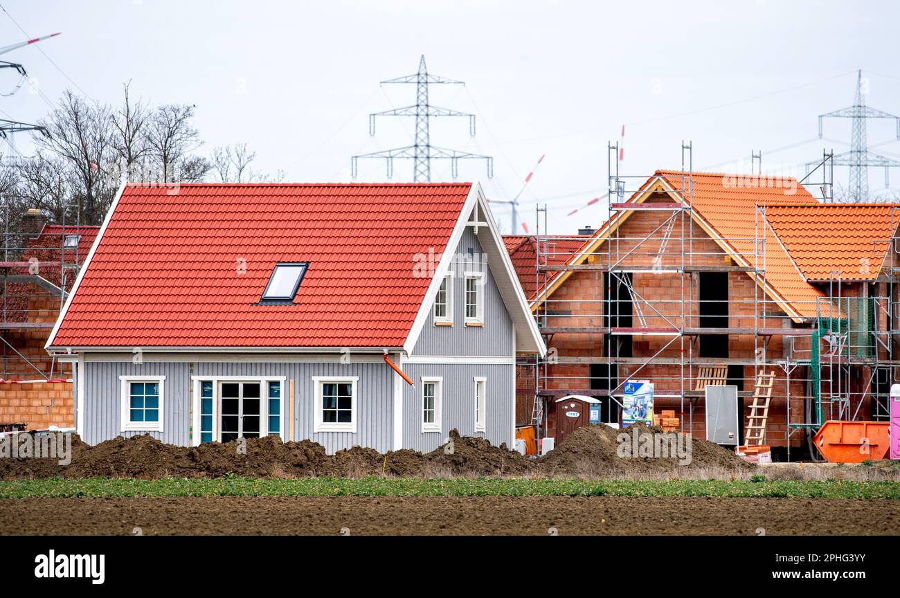 Sehnde, Germany. 07th Mar, 2021. Several single-family houses under ...