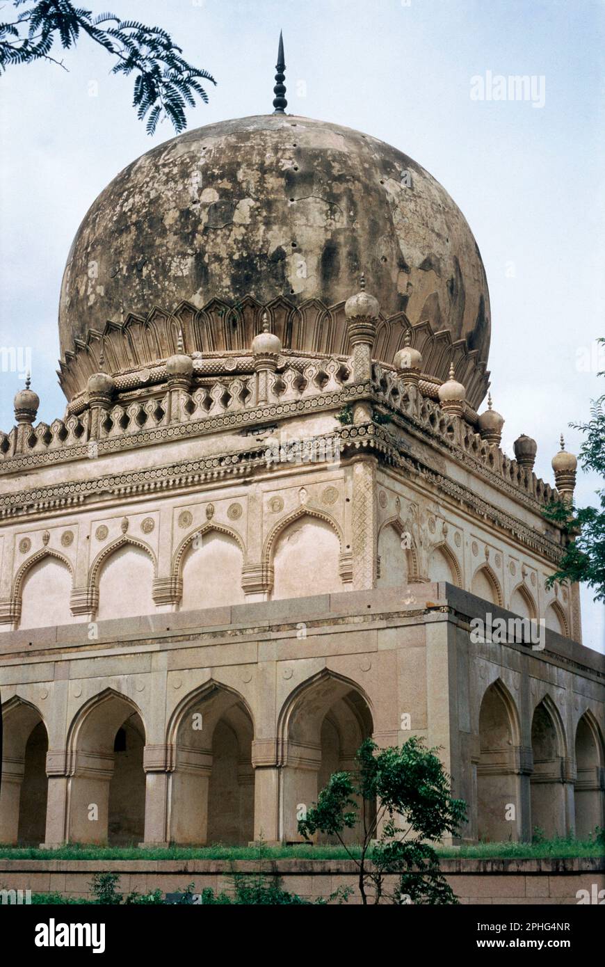 MAUSOLEO DE QUTUB SAHIB - SIGLO XVI. Location: TUMBA DE QUTUB SAHIB ...