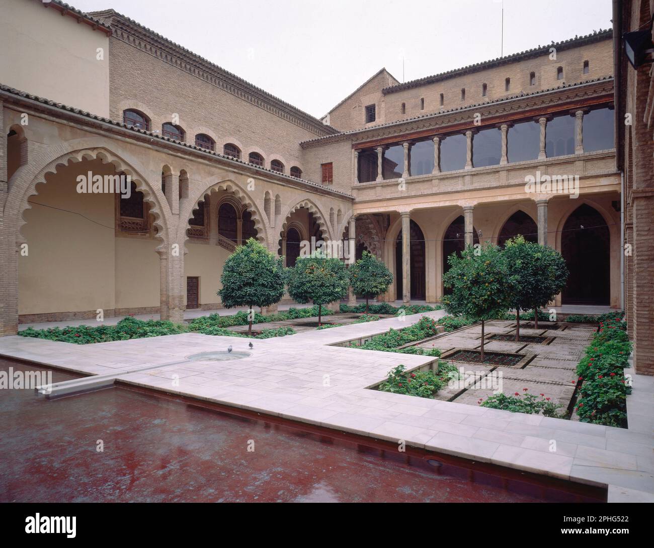 PATIO DE SANTA ISABEL DE LA ALJAFERIA DE ZARAGOZA. Location: ALJAFERIA ...