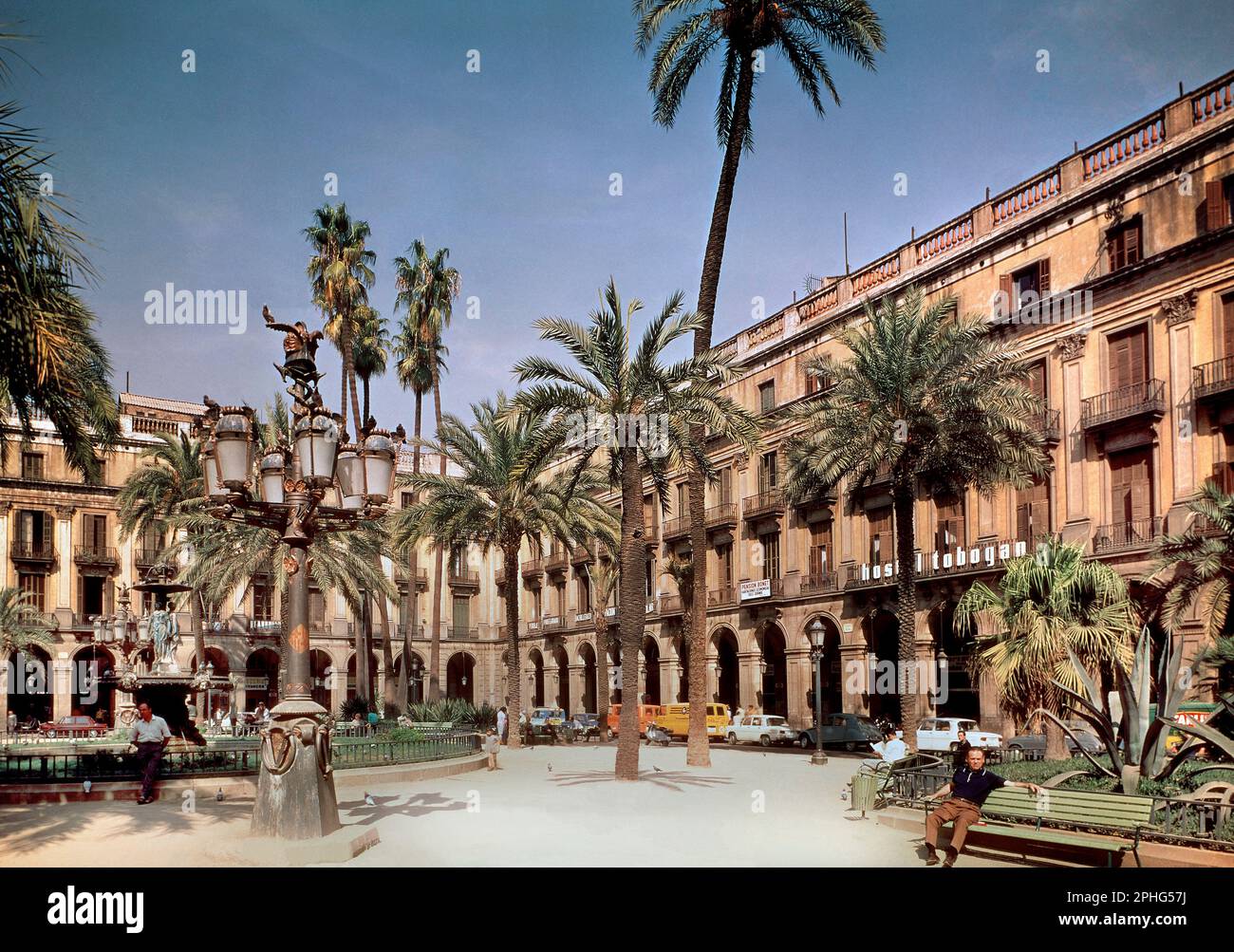 PLAZA REAL DE BARCELONA SITUADA EN EL BARRIO GOTICO DE LA CIUDAD CREADA ...
