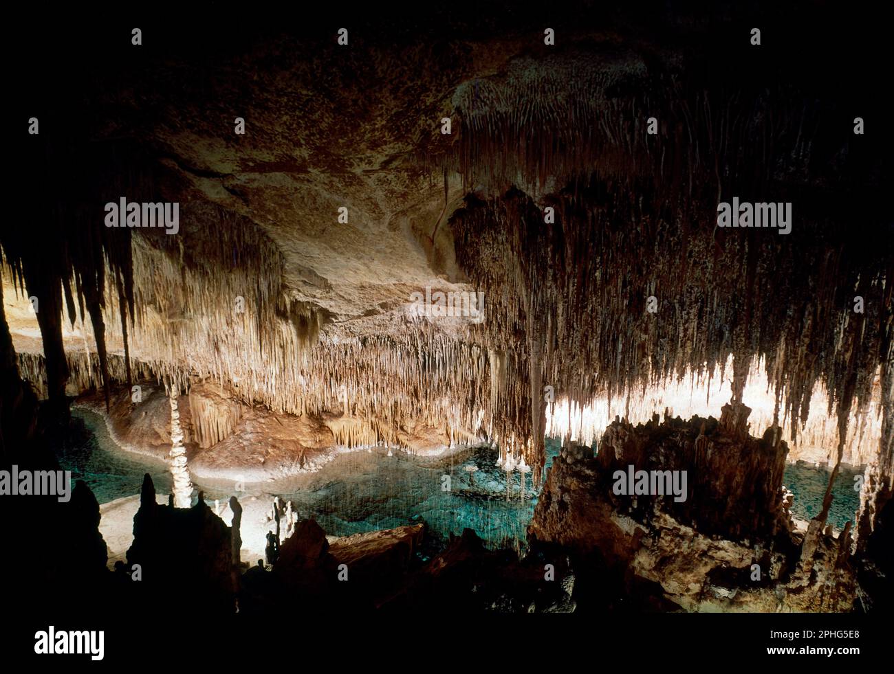 Cuevas y estalagmitas hi-res stock photography and images - Alamy