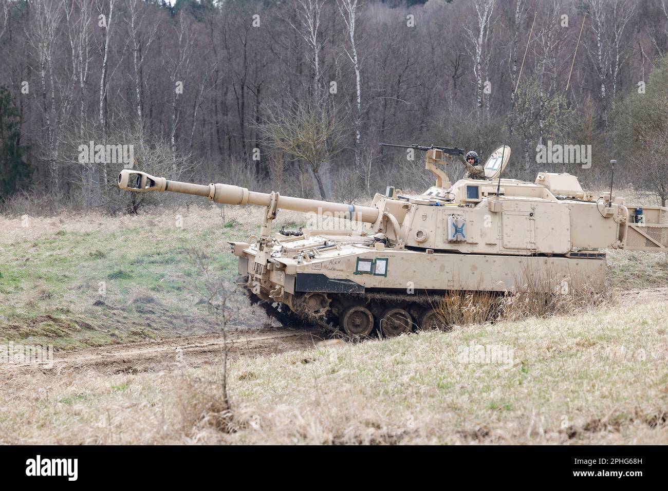28 March 2023, Bavaria, Grafenwöhr: A U.S. M109A7 Paladin self ...