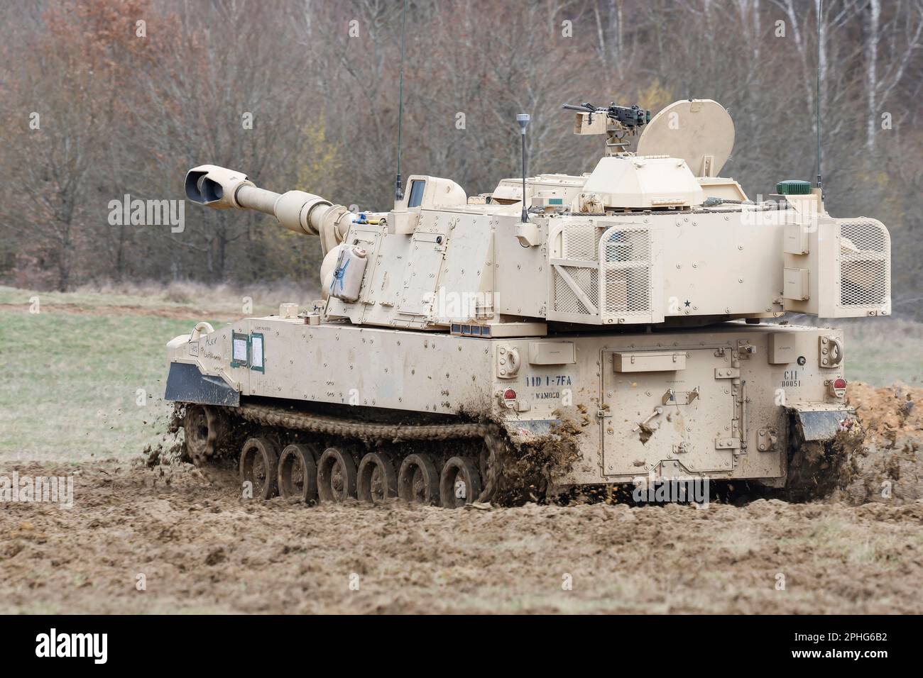 28 March 2023, Bavaria, Grafenwöhr: A U.S. M109A7 Paladin self ...