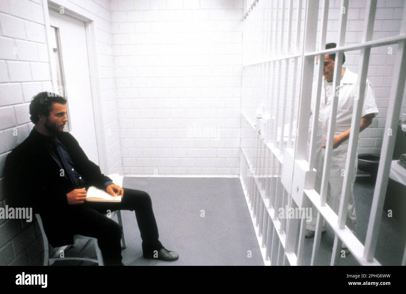 BRIAN COX and WILLIAM PETERSEN in MANHUNTER (1986), directed by MICHAEL ...