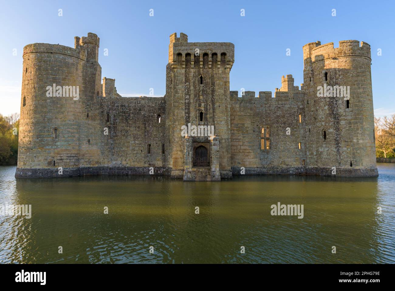 Bodiam Castle, 14th-century medieval fortress with moat and soaring ...